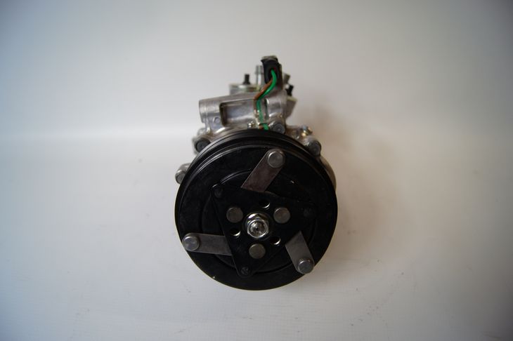 Kompresor klimy Audi Seat Skoda VW NOWY 6RF820803A - ERLI.pl