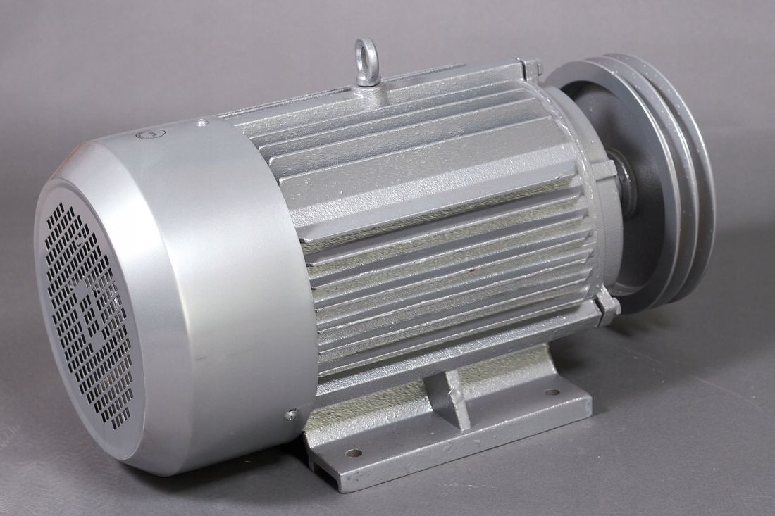 Silnik elektryczny 3-fazowy 7,5kW/ 10HP 1450 obr. - ERLI.pl