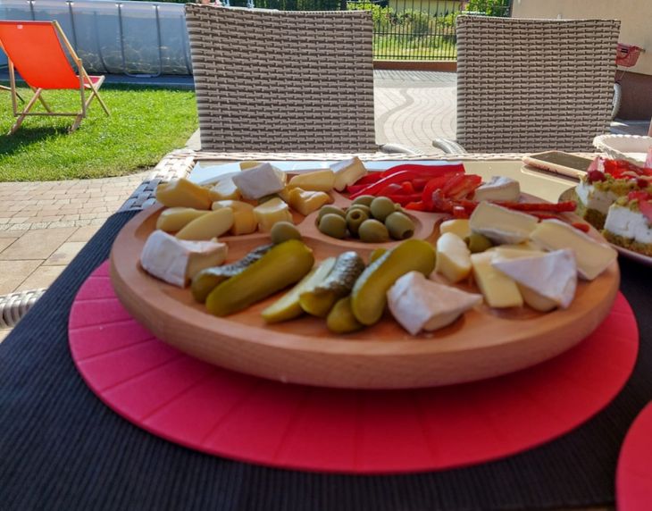 Obrotowy Drewniany Talerz Do Wędlin I Przekąsek - ERLI.pl