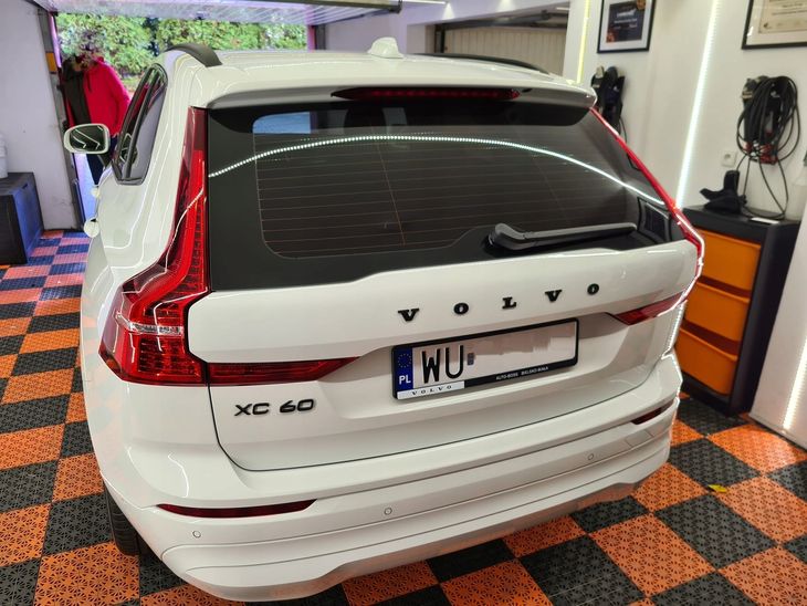 VOLVO EMBLEMAT CZARNY POŁYSK ZNACZEK LITERY – 140931520 - ERLI.pl