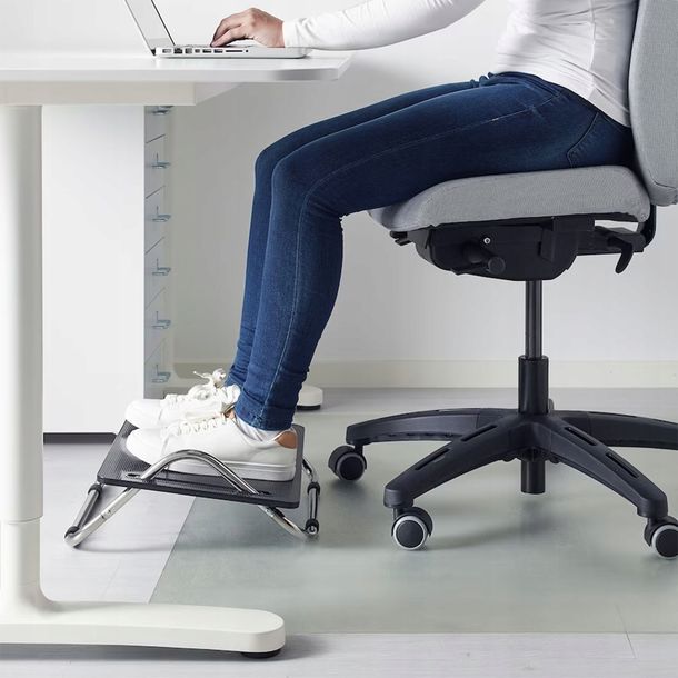 Podnóżek pod biurko Antypoślizgowy CZARNY - ERLI.pl