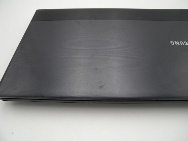 Laptop Samsung NP300E5C i3 4GB 240GB - ERLI.pl